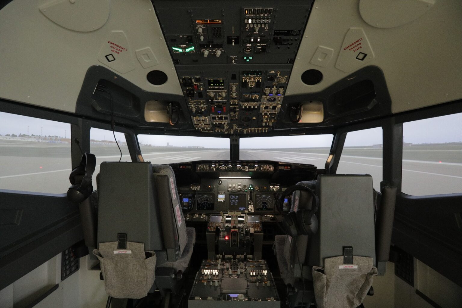 B737 Cockpit – Wheels Up